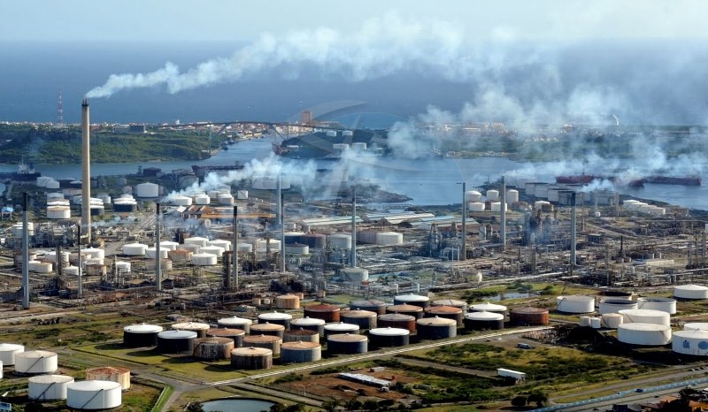 NoticiaCla - Contratistanan a blokea entrada na refineria Isla na Corsou