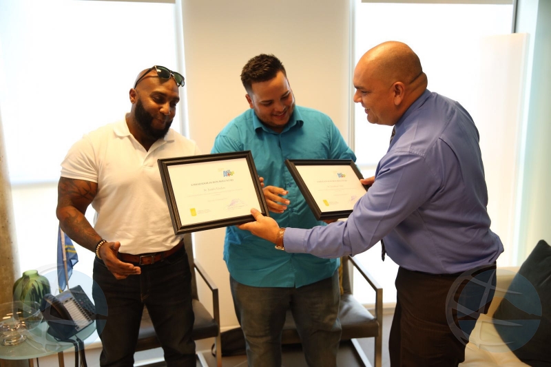 NoticiaCla - Jonathan Thiel y Janiro Eisden reconoci como embahador di ...