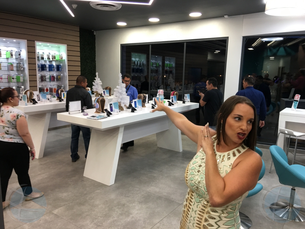 NoticiaCla - SETAR a re-inaugura su teleshop moderno na Irausquinplein