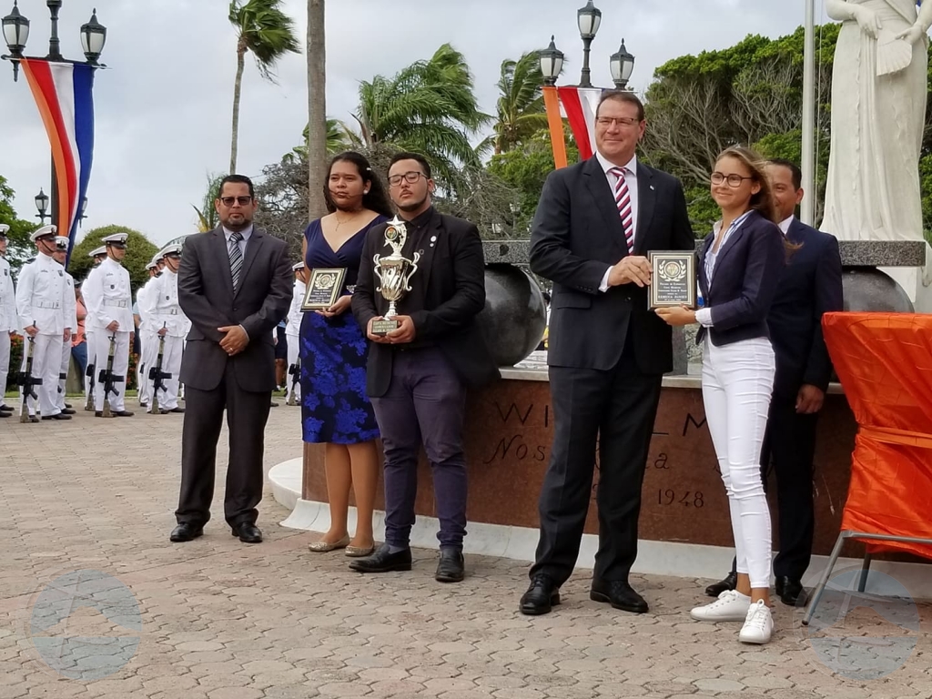 NoticiaCla - Ronan van Putten a ricibi Copa Hubenil Gobernador Felipe B ...