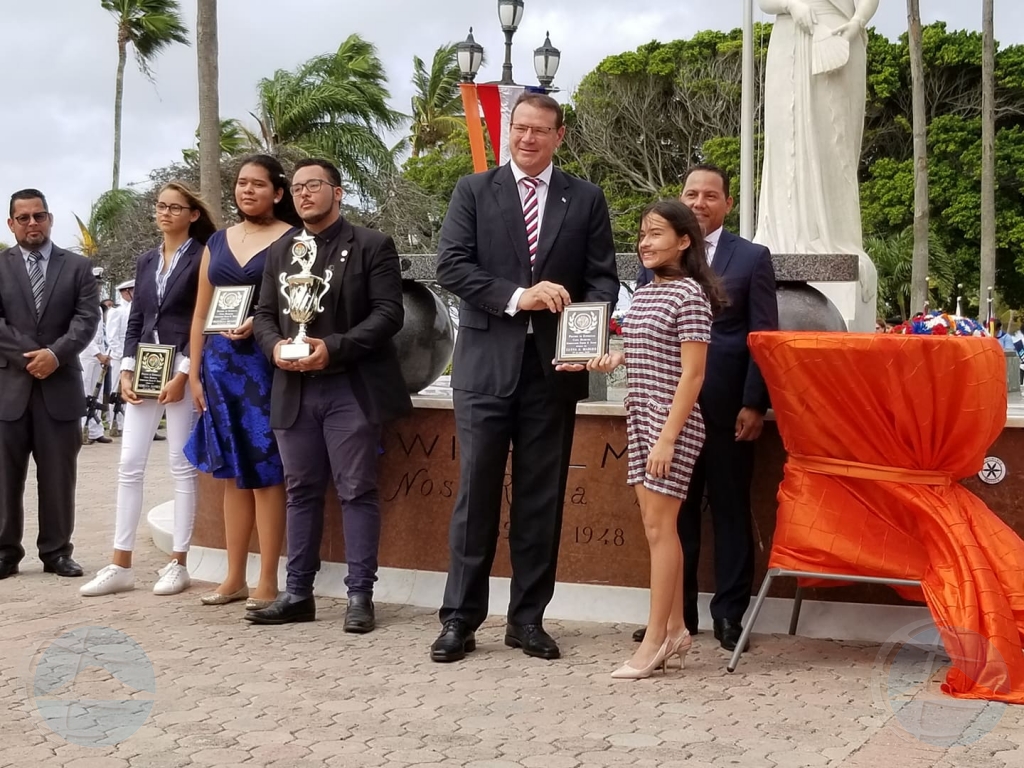 NoticiaCla - Ronan van Putten a ricibi Copa Hubenil Gobernador Felipe B ...