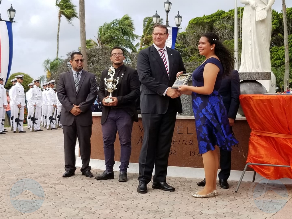 NoticiaCla - Ronan van Putten a ricibi Copa Hubenil Gobernador Felipe B ...