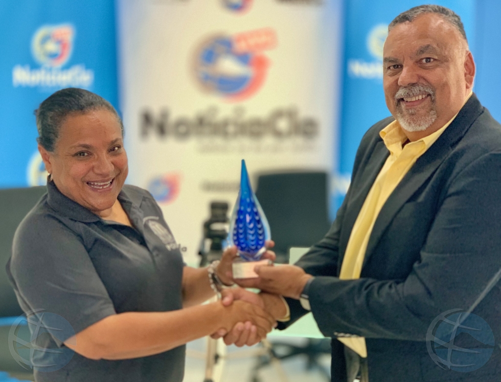 NoticiaCla - Noticiacla.com a otorga Janine Rodriguez su reconocemento ...