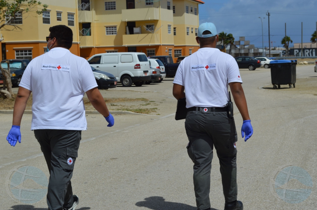 NoticiaCla - Cruz Cora Aruba, YMCA y Cede Aruba repartiendo cuminda cayente