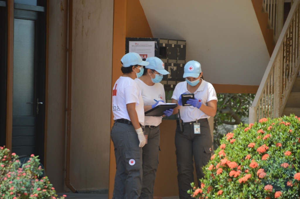 NoticiaCla - Cruz Cora Aruba, YMCA y Cede Aruba repartiendo cuminda cayente