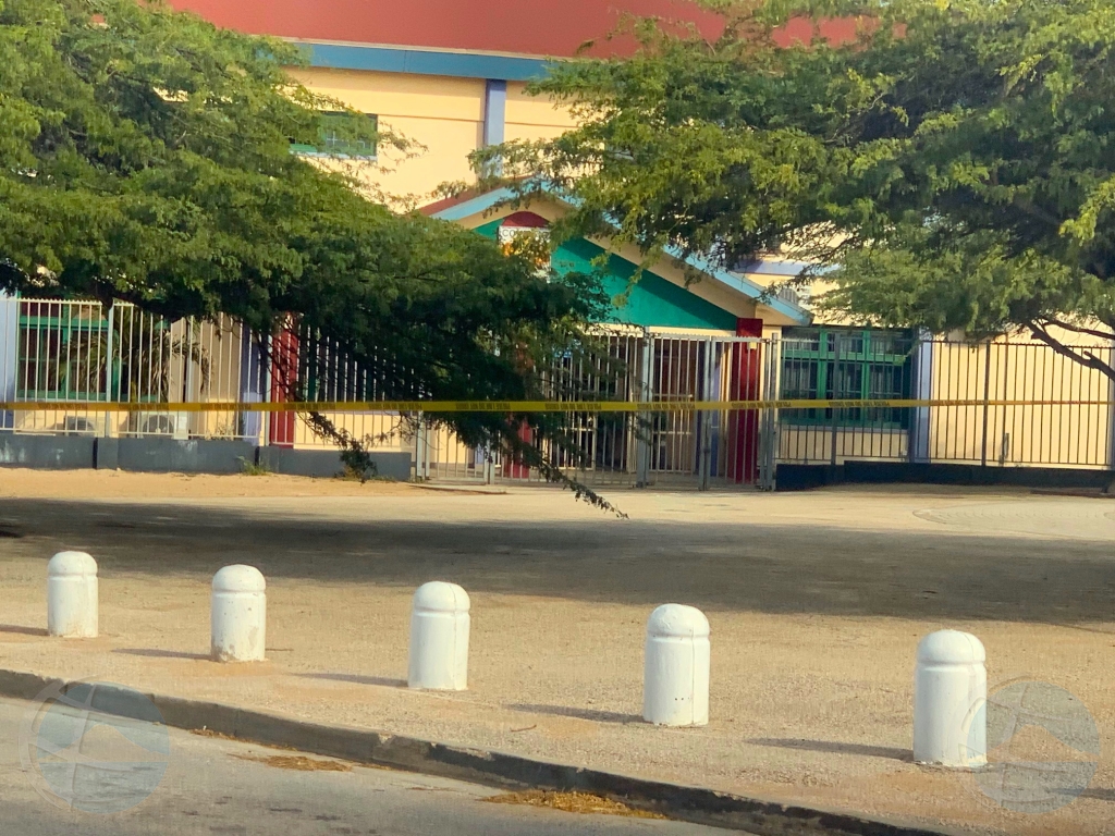 NoticiaCla - Colegio Conrado Coronel a cera pa un siman debi na COVID19