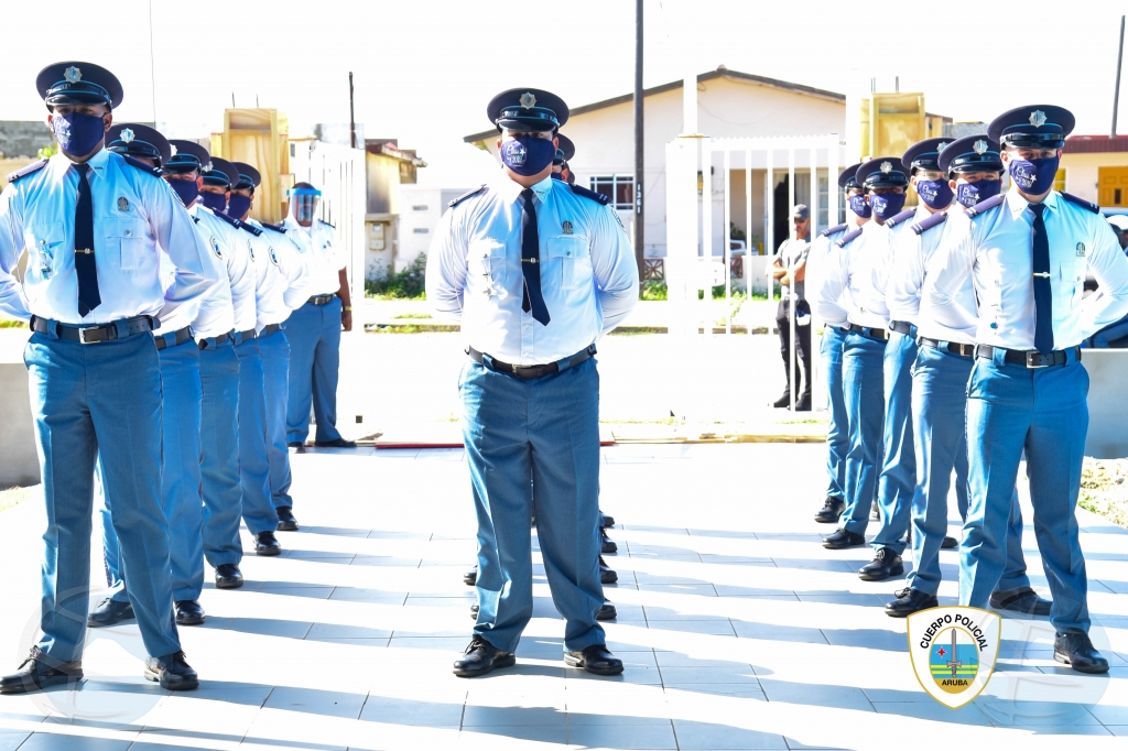NoticiaCla - Total di 15 polis a huramenta pa Cuerpo Policial di Aruba