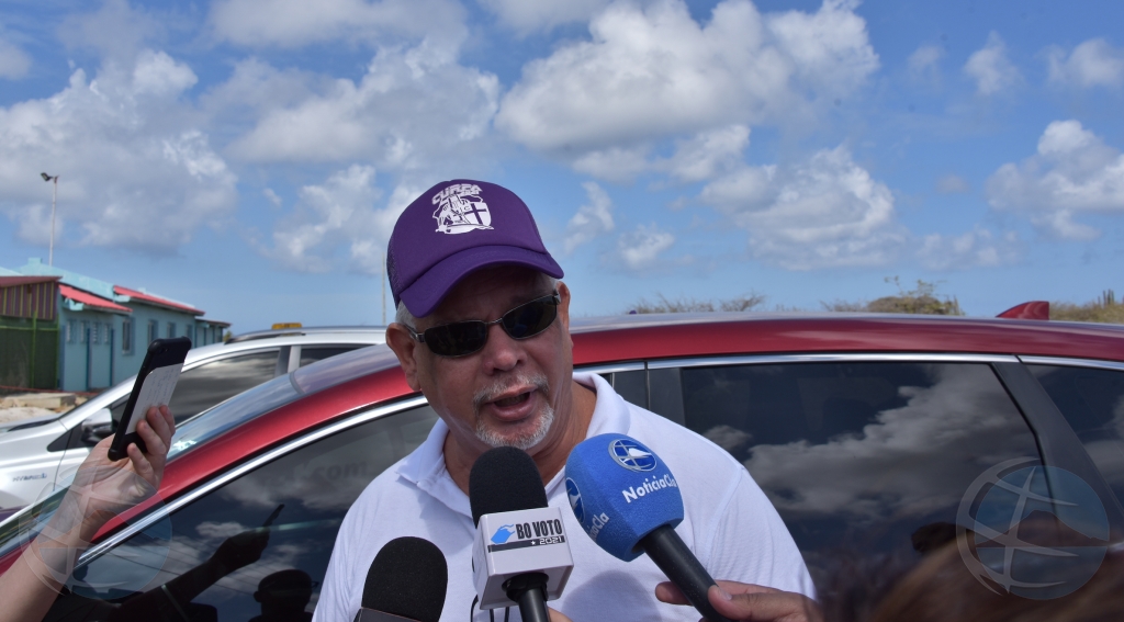 NoticiaCla - Lider di partido CURPA Eric Ras a vota na CB Playa Pabou
