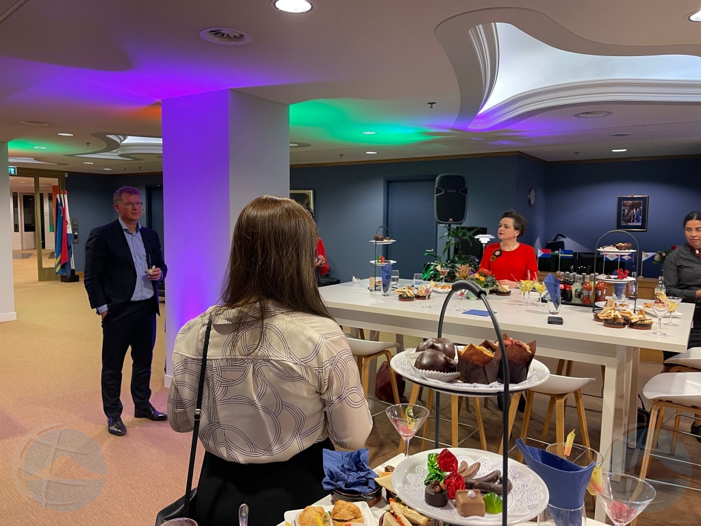 NoticiaCla - Alexandra Van Huffelen a topa cu futuro docter Arubiano ...