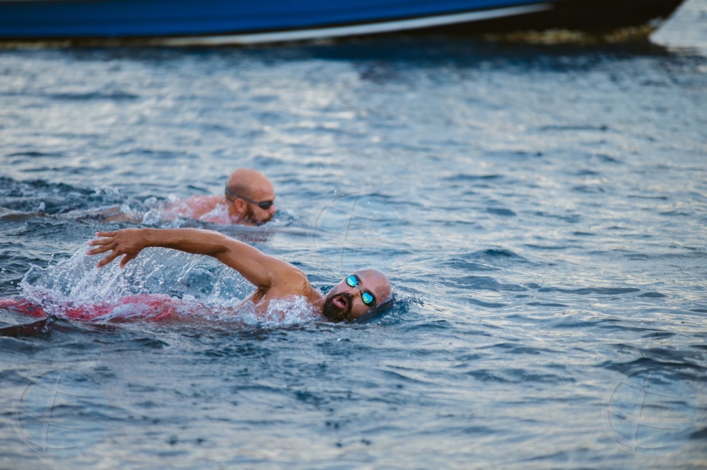 NoticiaCla - Enfoke total di Deaxo Croes awo ta riba Crossing For ...