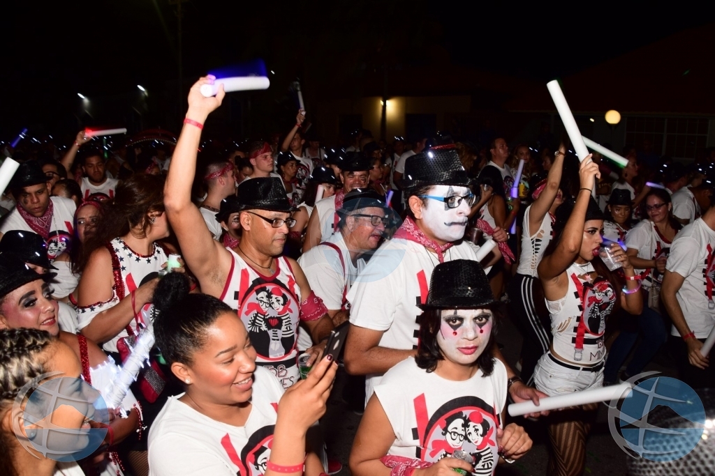 NoticiaCla - Fakkel Optocht ta practicamente sold out pa diasabra awor