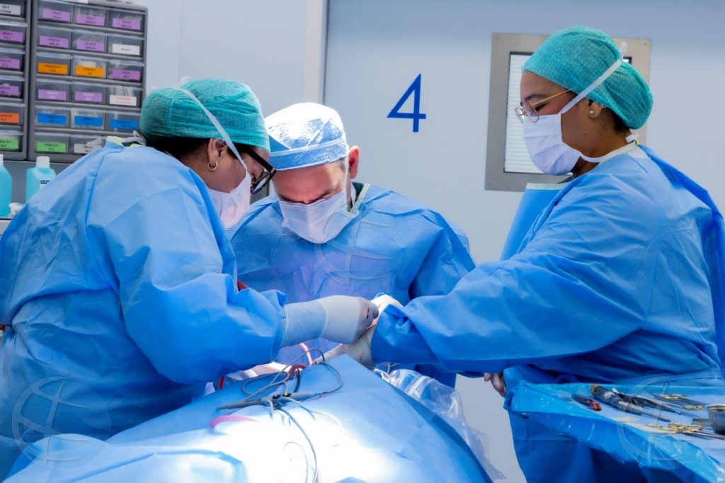 NoticiaCla - HOH a ehecuta hunto cu UMC un operacion pa kita tumor di ...