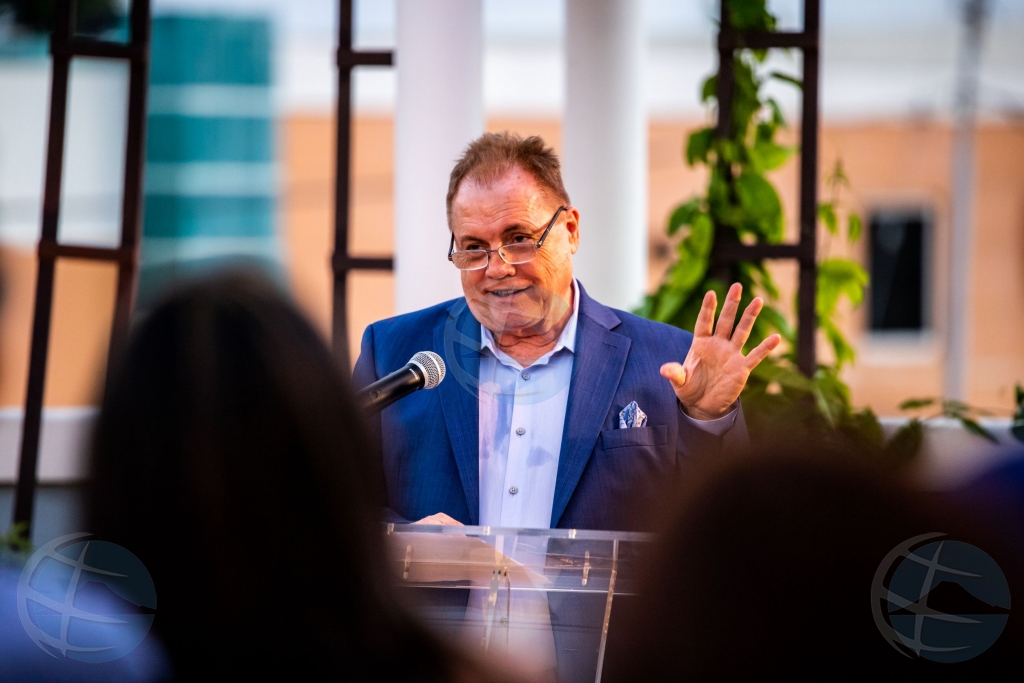 NoticiaCla - A.T.A. a gradici Ed Malone pa 9 aña tabata e Director pa ...