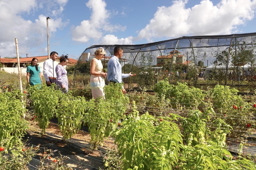 NoticiaCla - Reina Maxima a bishita cunuku di berdura di famia Koolman