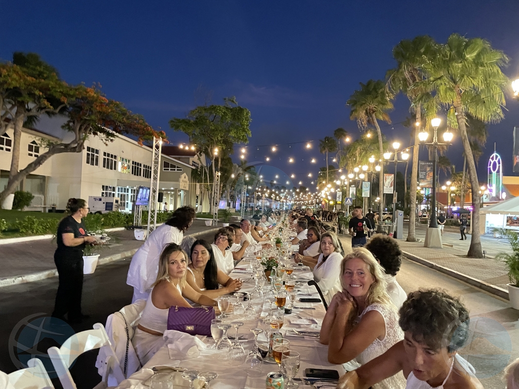 NoticiaCla - Di 5 edicion di Long Table Aruba a genera 60 mil dollar pa ...