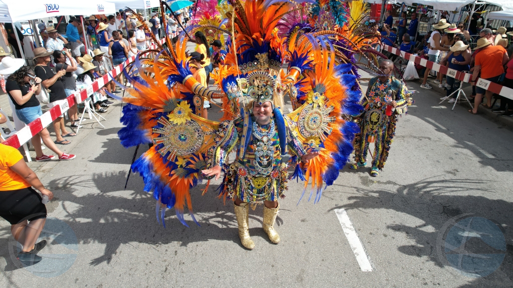 NoticiaCla - Final di carnaval 70 di Aruba tabata hopi colorido y largo