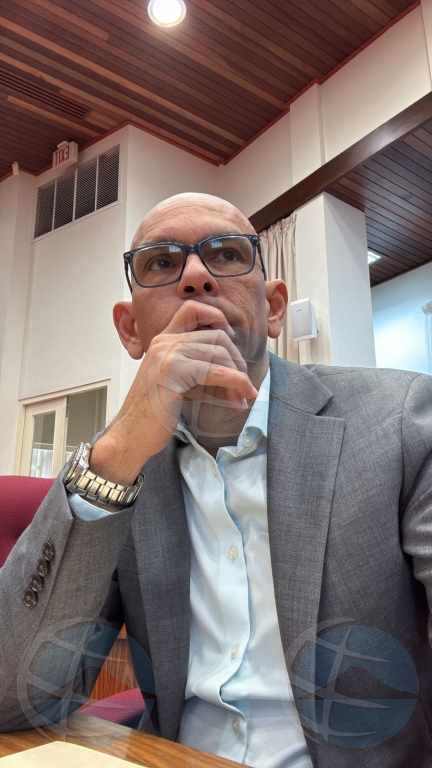 NoticiaCla - Oduber: Riba orde di ken, Geoffrey a traha e trampa pa de ...